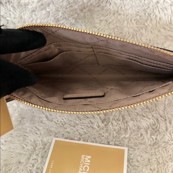 MICHAEL Michael Kors | Bags | Michael Kors Large Zip Leather Clutch Wristlet | Poshmark